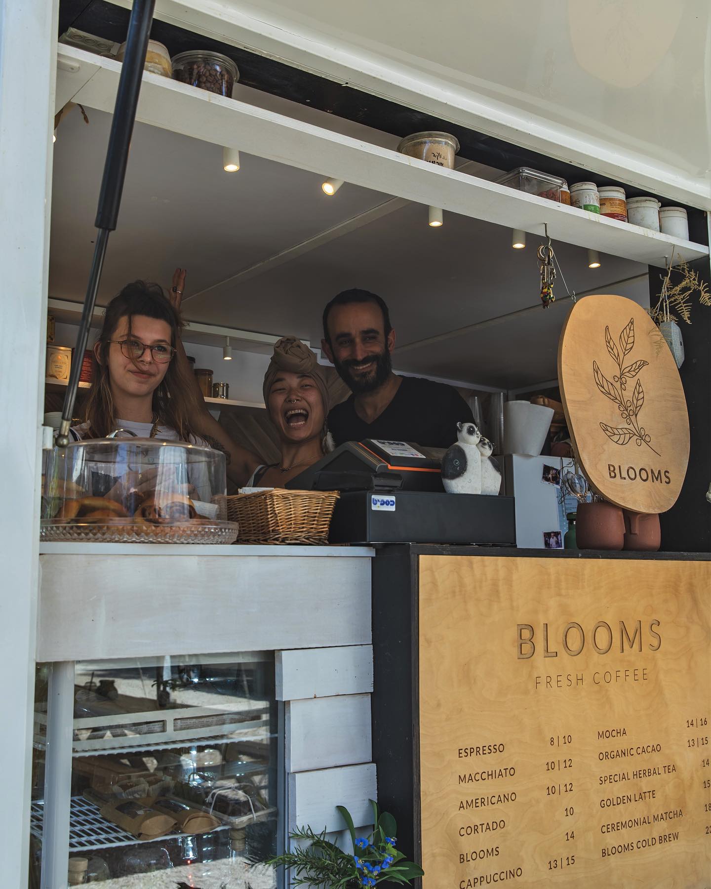 בלומס קפה / Blooms_Cafe - פרדס-חנה | פלטפורמת פודטראק